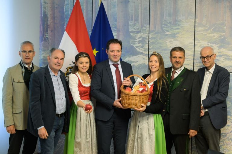 Vertreter des heimischen Obstbaus im Einsatz für die Branche